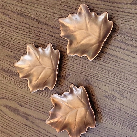 Pier 1 | Kitchen | Pier Leaf Dishes | Poshmark